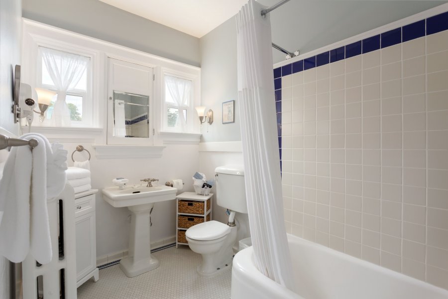 Take a Photo Tour of Nantucket InnNantucket Inn Anacortes