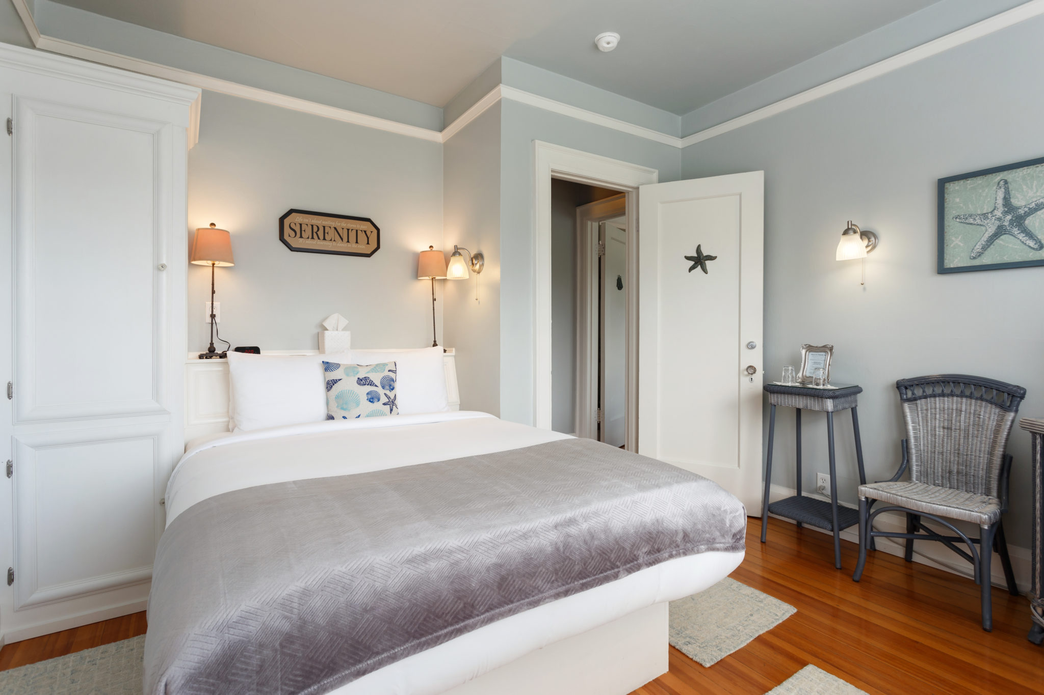 Take a Photo Tour of Nantucket InnNantucket Inn Anacortes